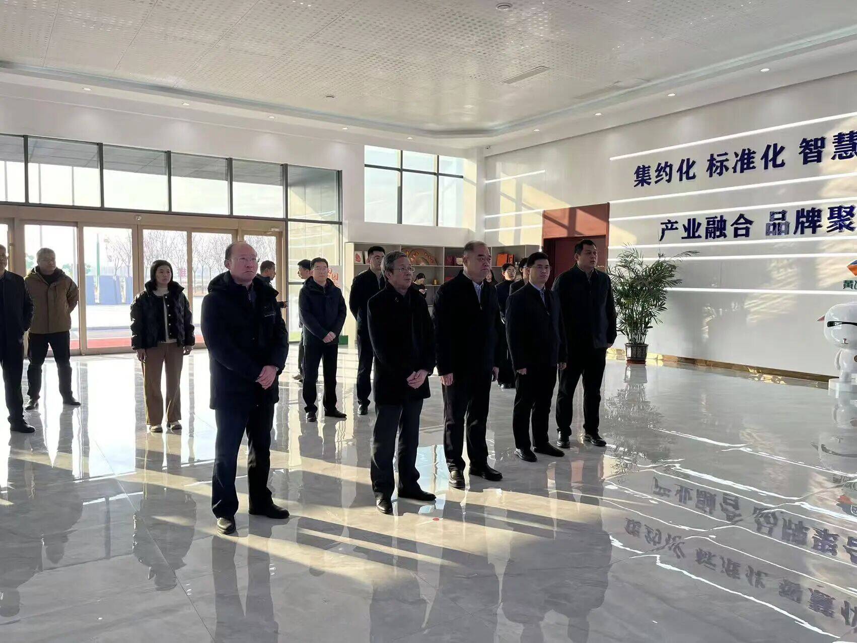 利津县举办山东农业大学研究生联合培养基地暨肉羊科技小院签约揭牌活动